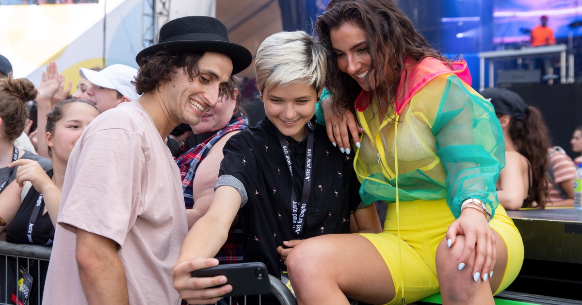 Rafaëlle Roy et Rick Pagano interprètent une parodie de « Shallow » sur ...