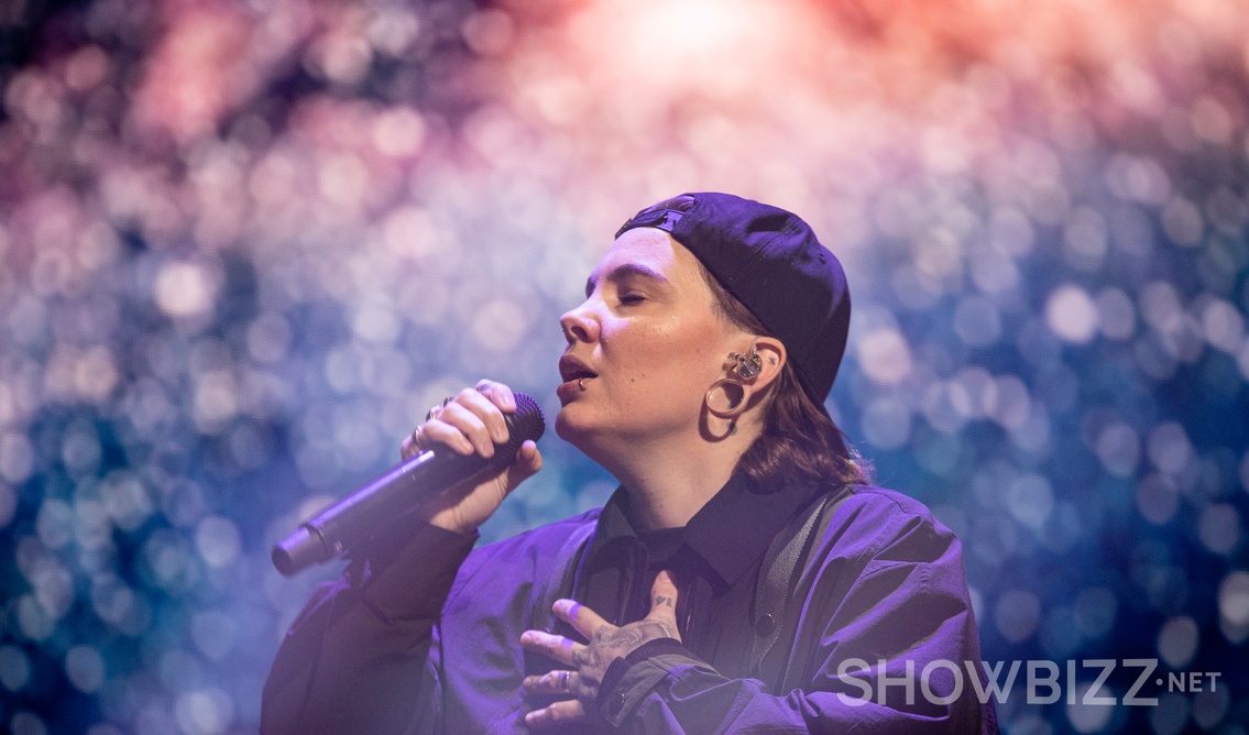 Un accueil survolté pour Roxane Bruneau au Centre Vidéotron - Showbizz.net